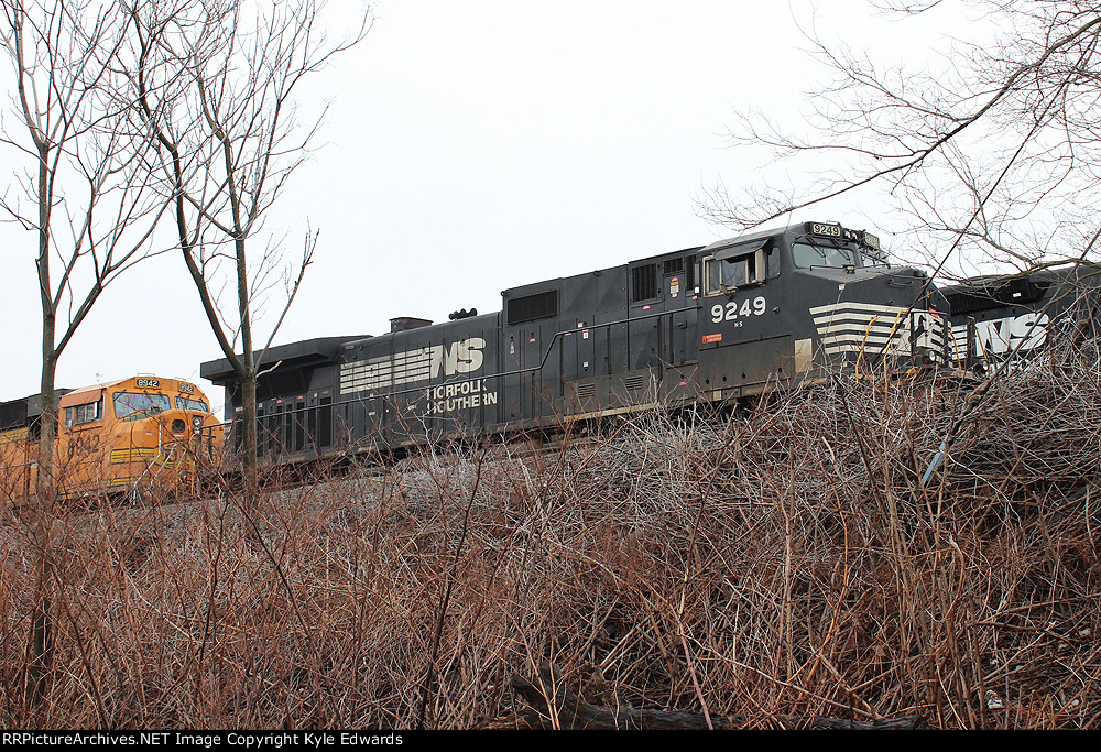 NS C40-9W #9249 on 64D